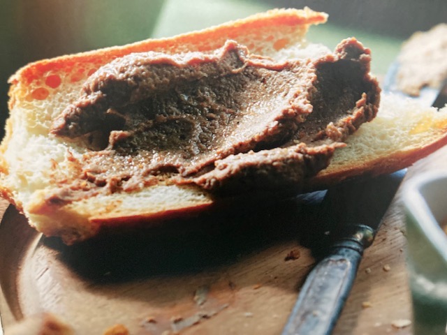 Nedēļas recepte – Vistu aknu pastēte | VENTSPILNIEKS.LV