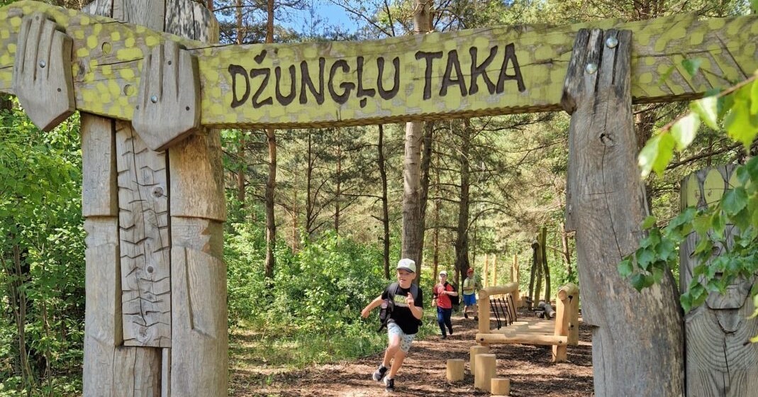 Apmeklētājiem atvērta atjaunotā Jūrmalas parka Džungļu taka ...